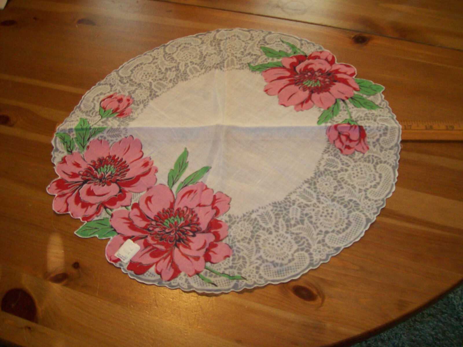 VINTAGE AROUND 1950'S LABEL SCALLOPED ROUND TABLE SCA… - Gem