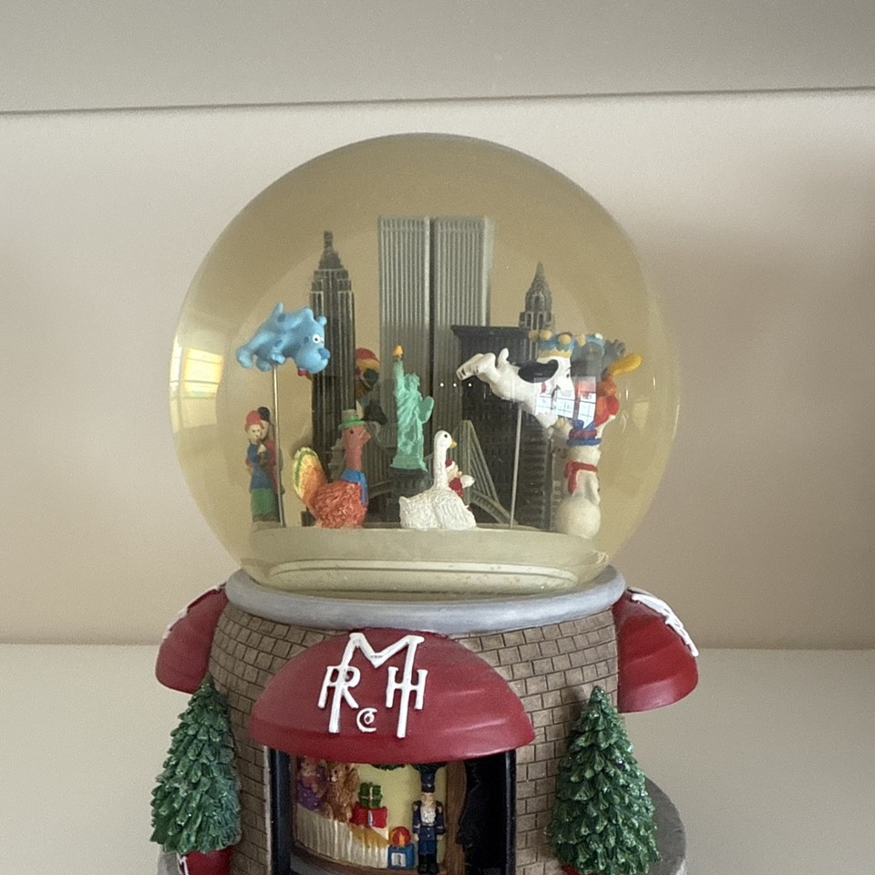 Macys Thanksgiving Day Parade Musical Snow Globe 2000 - Works! Awesome ...