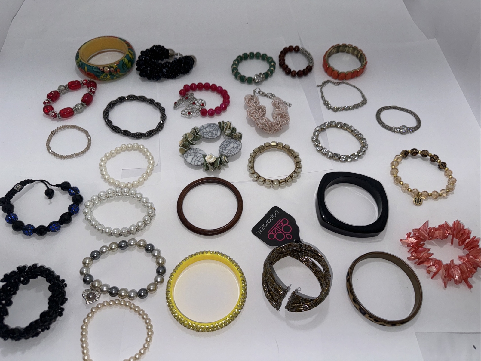 a collection of 27 beautiful bracelets - Gem