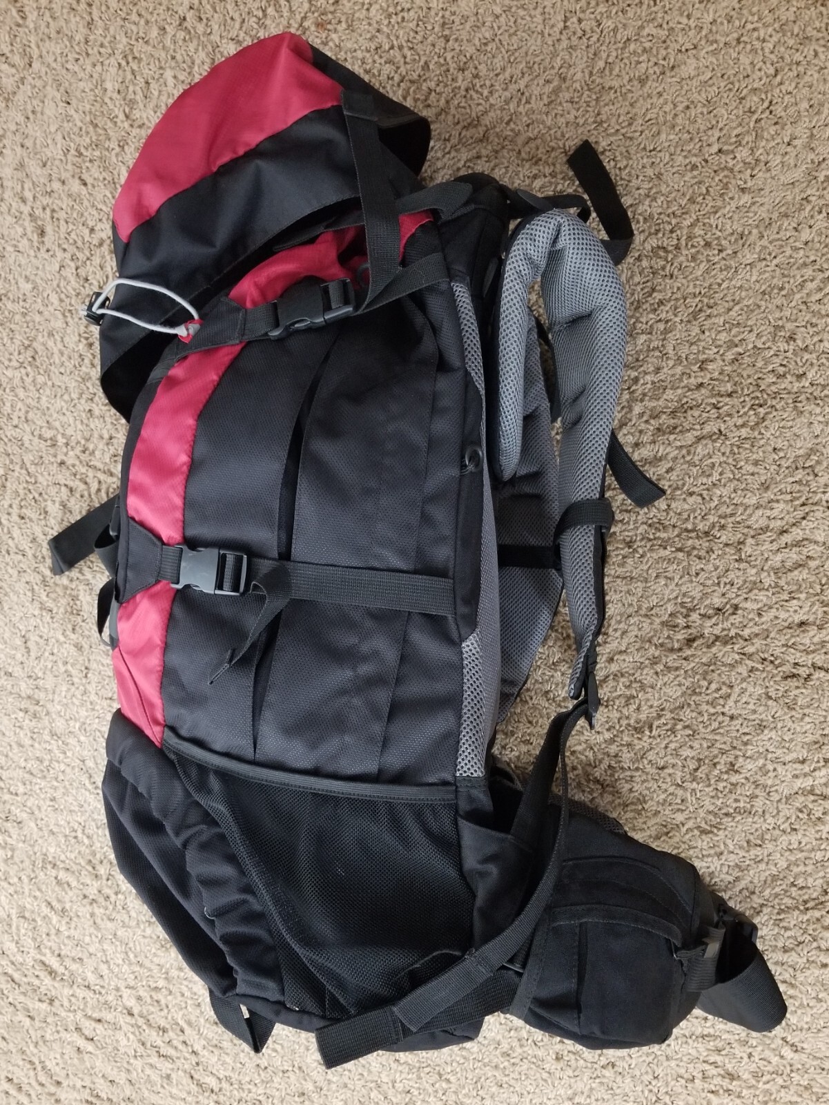 Coleman MAX ELATE 65L - Large Internal Frame Red & Black Hiking ...