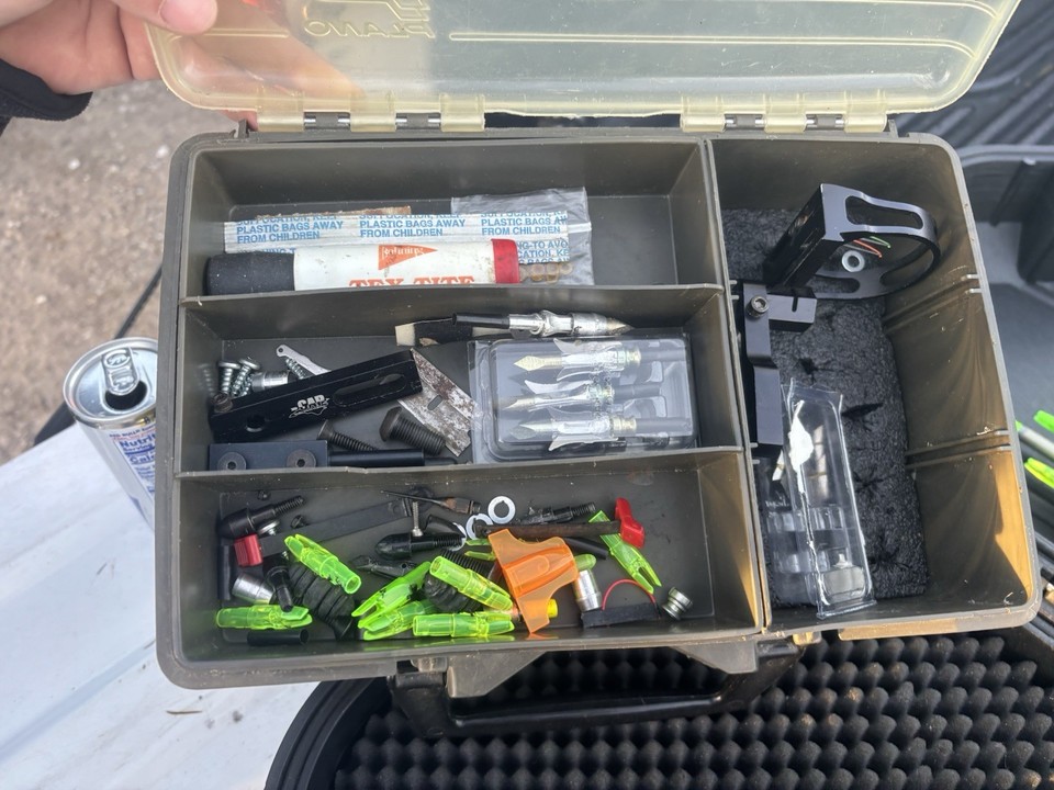 Bowtech Diamond Archery Compound Bow Right-Handed With Case Arrows And ...