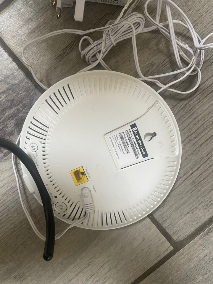 "EE WiFi Disc Extender for Smart Hub Router - White Boost Your WiFi ...