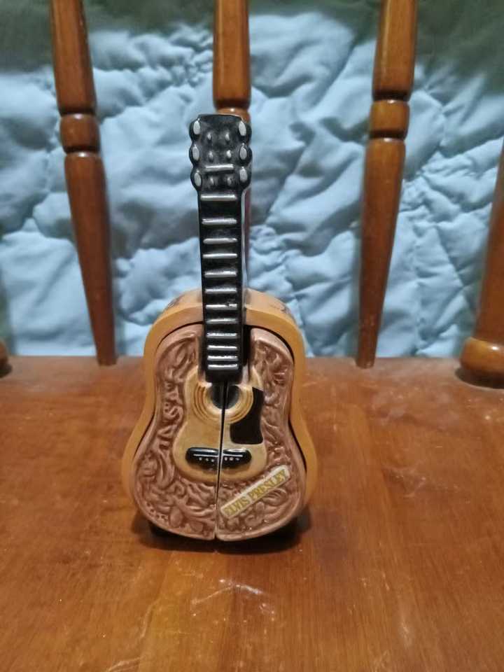 -*(095) Vintage Collectable Guitar Shaped Elvis Presley Salt And Pepper ...