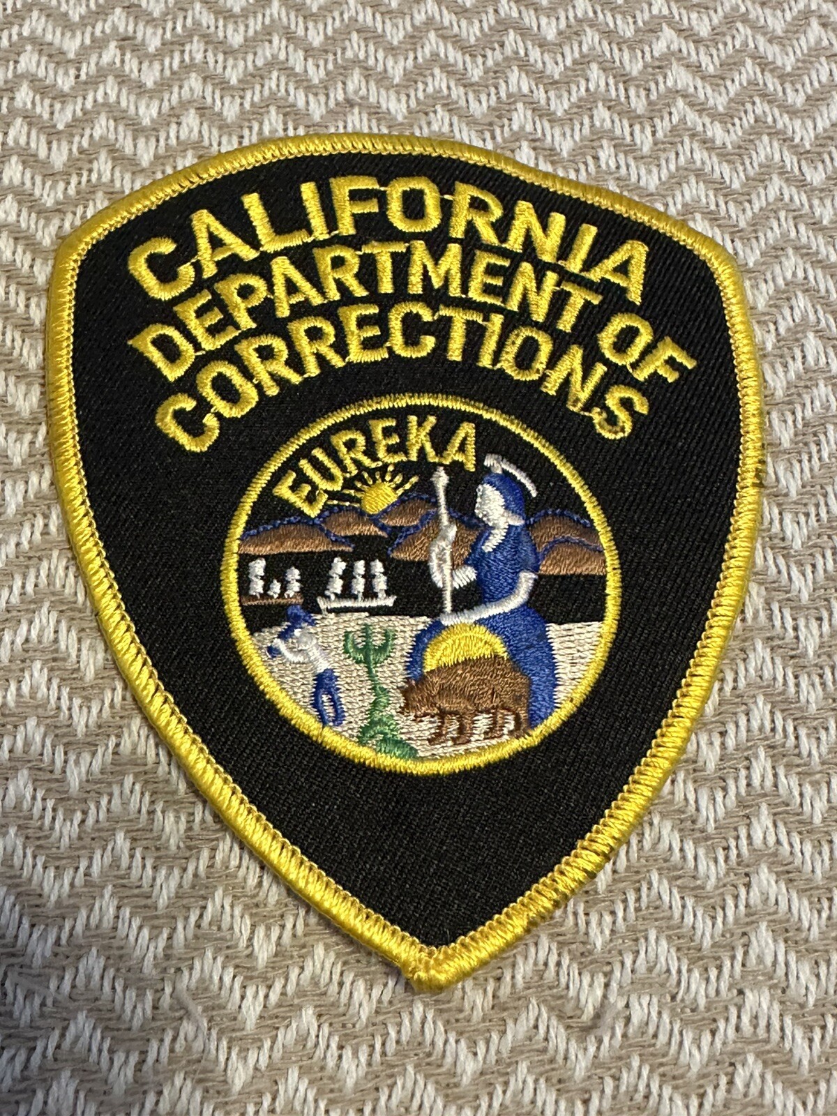CA California Department of Corrections Shoulder Patch-(EUREKA)!!!!! | eBay