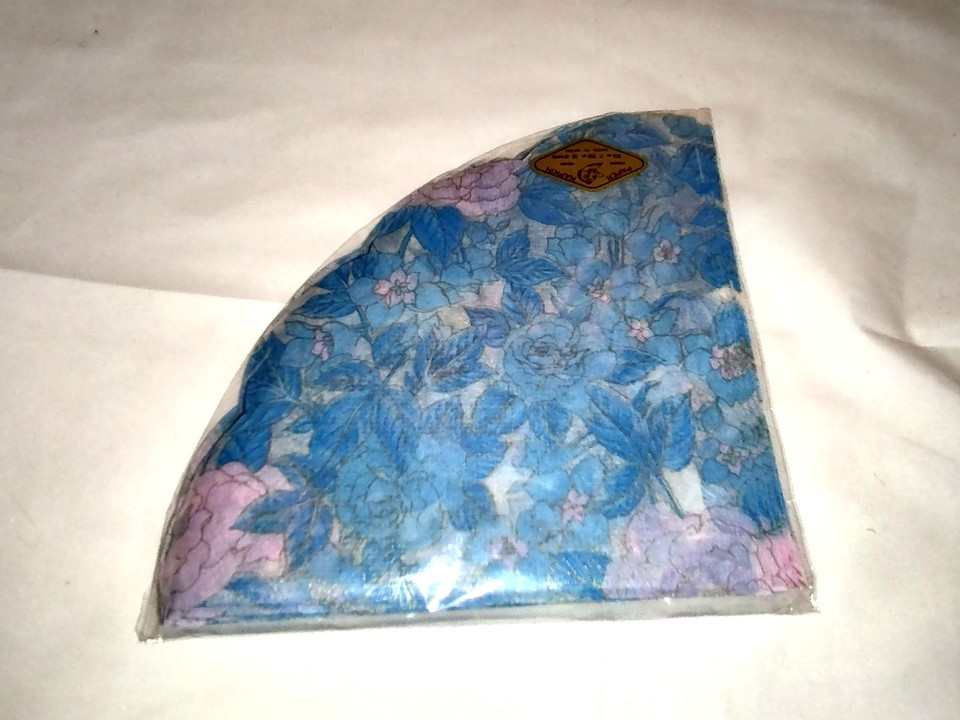 20 Round Paper Napkins Scallop Blue and Pink Made in Japan Orig Package ...