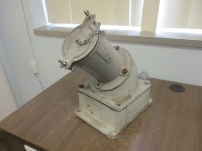 Receptacles & Outlets - Receptacle W Base