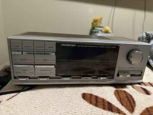 Vintage Soundesign AM/FM Dual Alarm Clock Radio | eBay