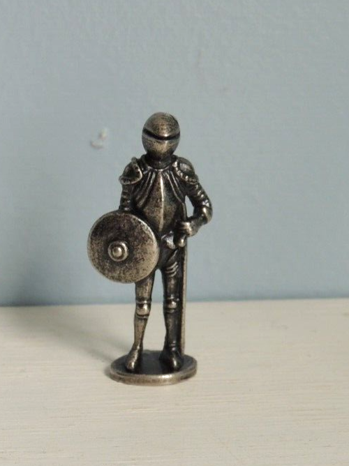 Miniature Knights Metal Figurine Set Armor Swords Shields Conquistador ...