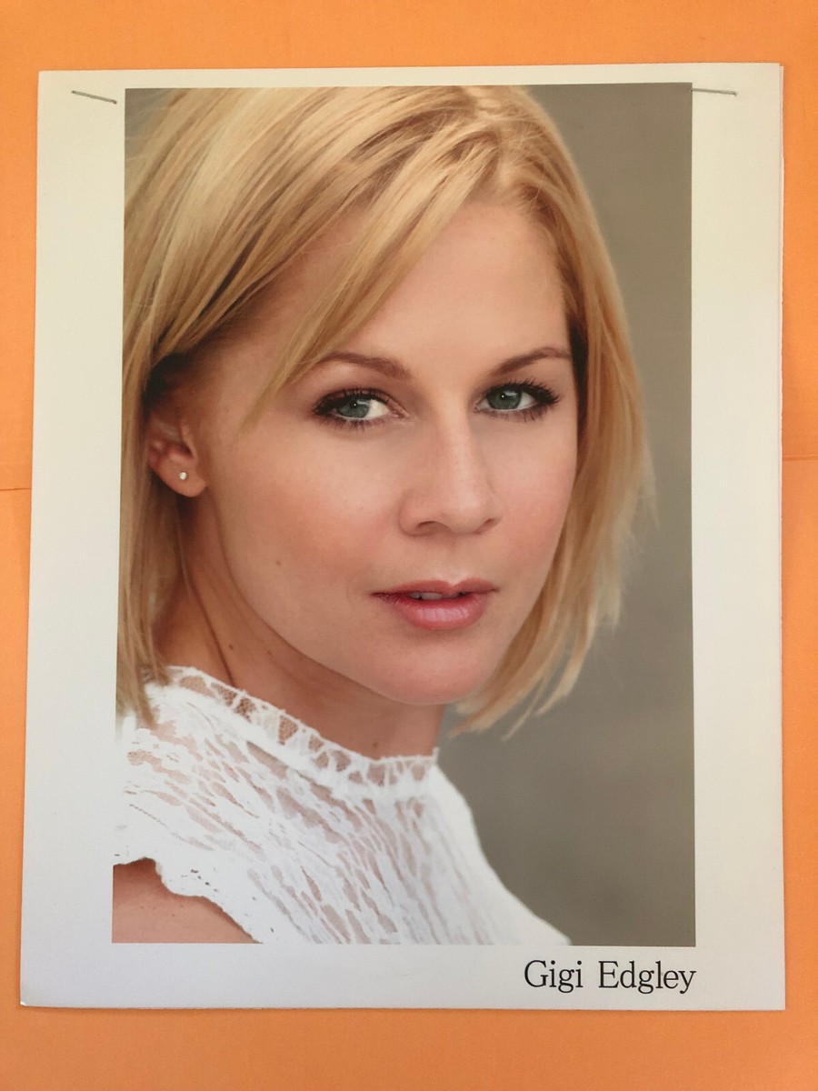 Gigi Edgley Bryllup Gigi Edgley | Star Trek Continues, Gigi Edgley,