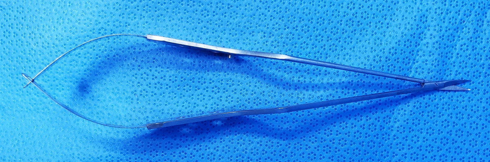 Aesculap FD035R Yasargil Micro Scissors, Bayonet, Curved Up, Serrated ...