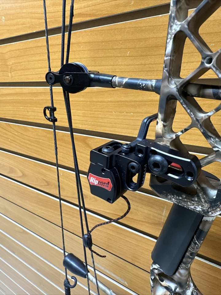 Mathews Monster CHILL R Compound Bow - RH - 70# Max - A Mod Installed ...