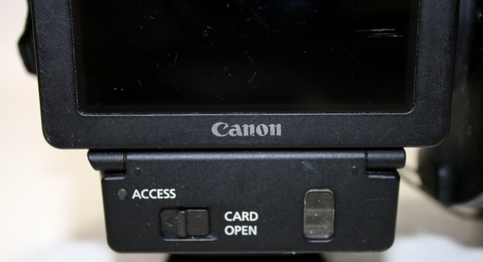 Canon XC15 4K Camcorder w/Canon MA-400 Mic Adapter - READ ...