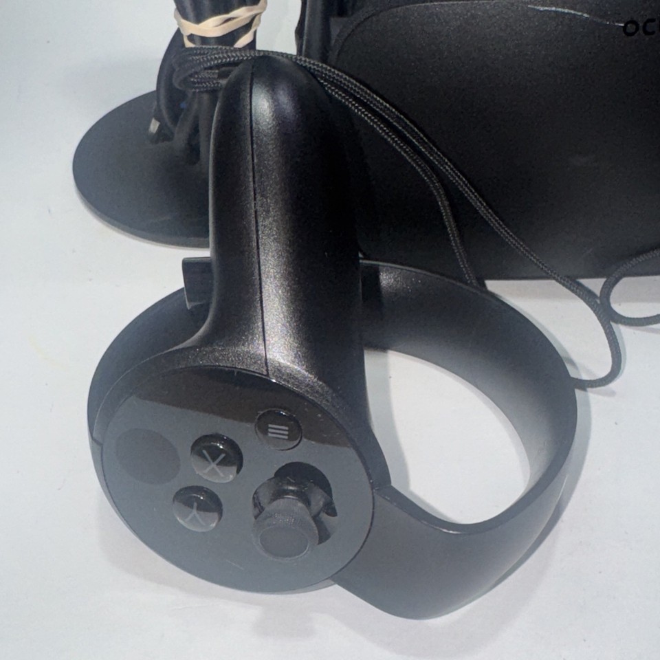 Oculus Rift CV1 VR Virtual Reality COMPLETE SET (Controllers, Sensors ...