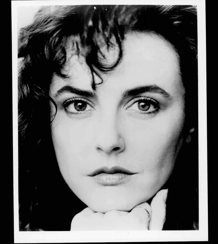 Gia Carides Measurements