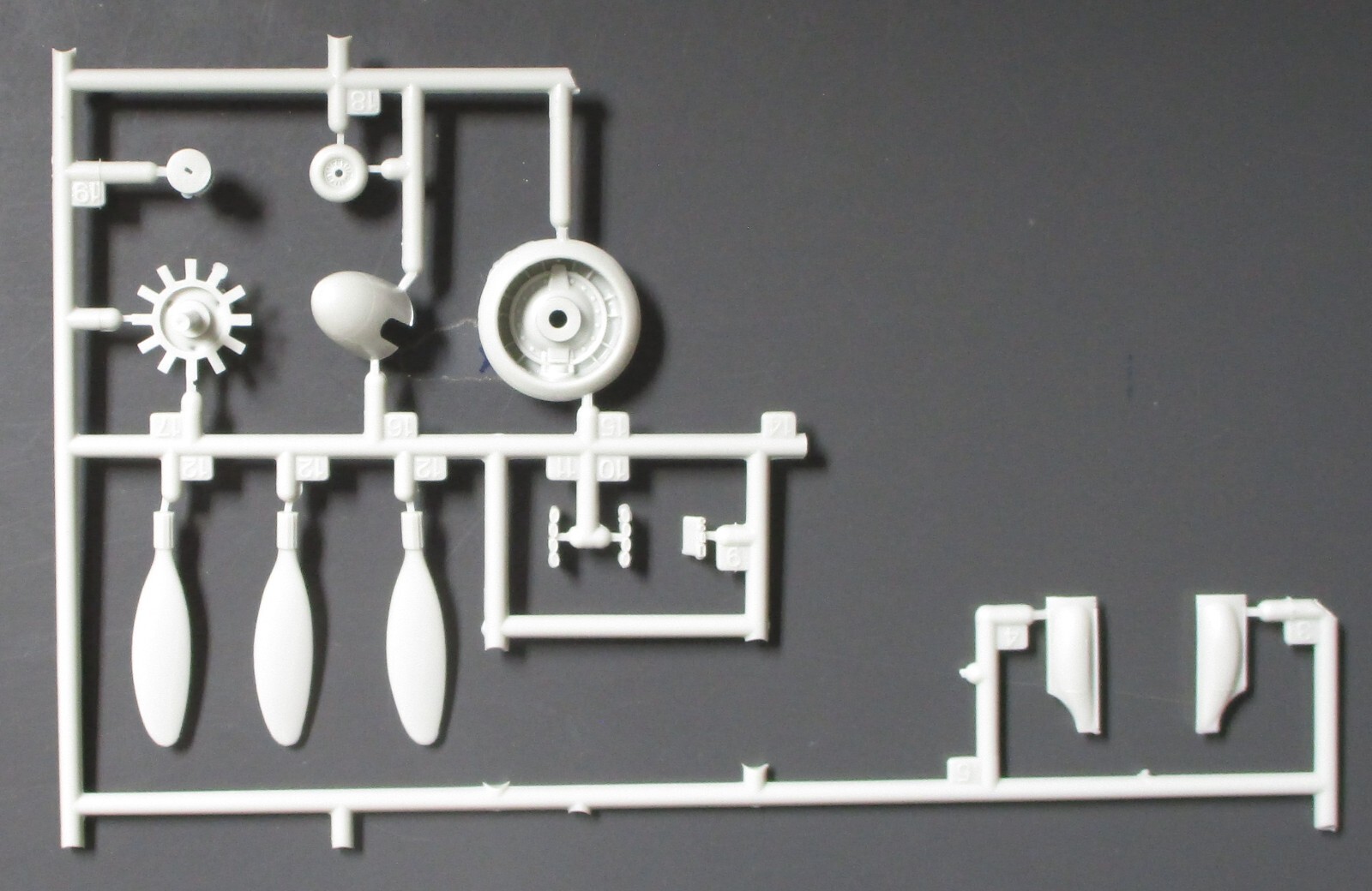 DML/Dragon 1/48th Scale Fw109A-4 JG-1 - Parts Lot E2 from Kit No. 5524 ...