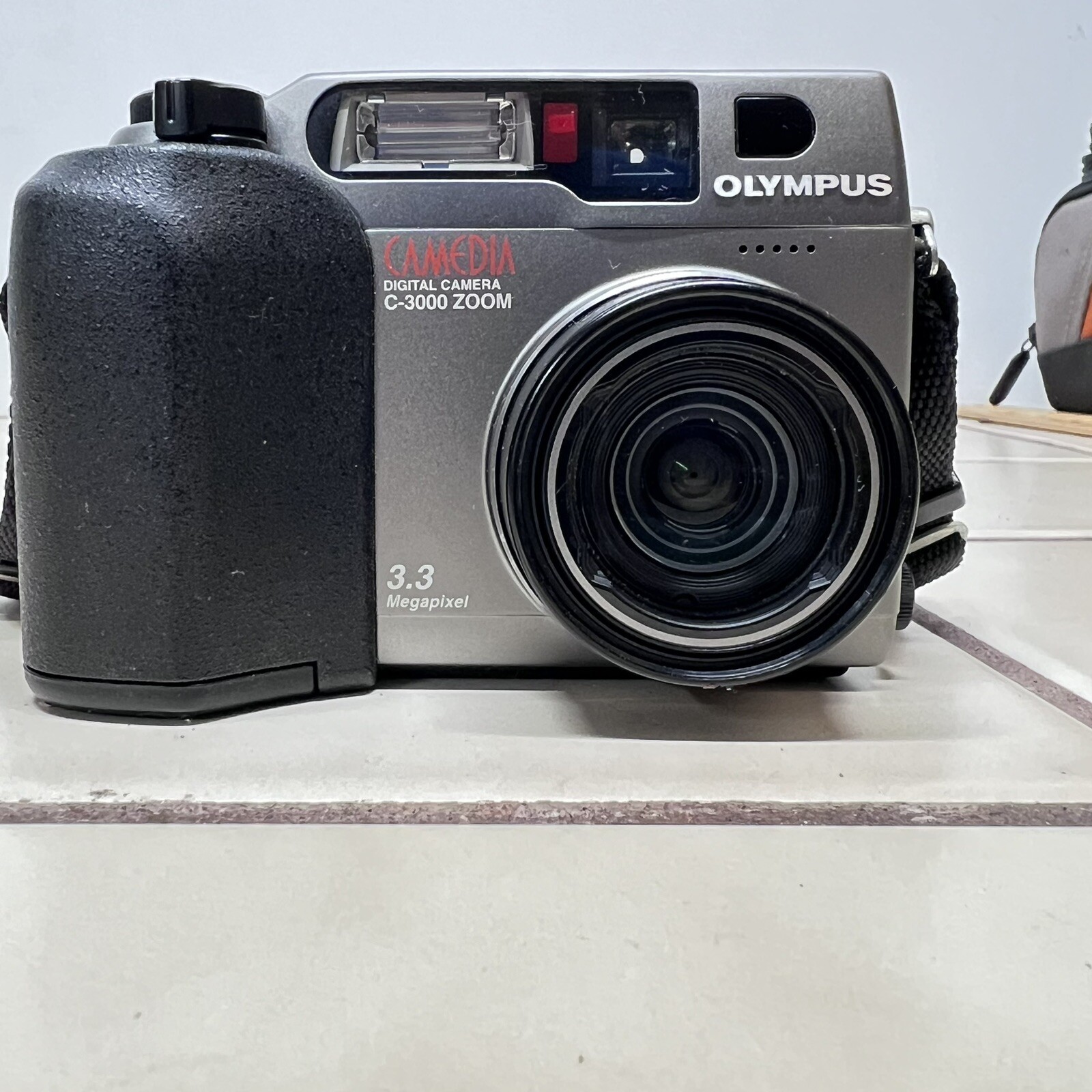 Olympus Camedia C-3000 3.3 Megapixel 3x Optical Zoom Digital Camera ...