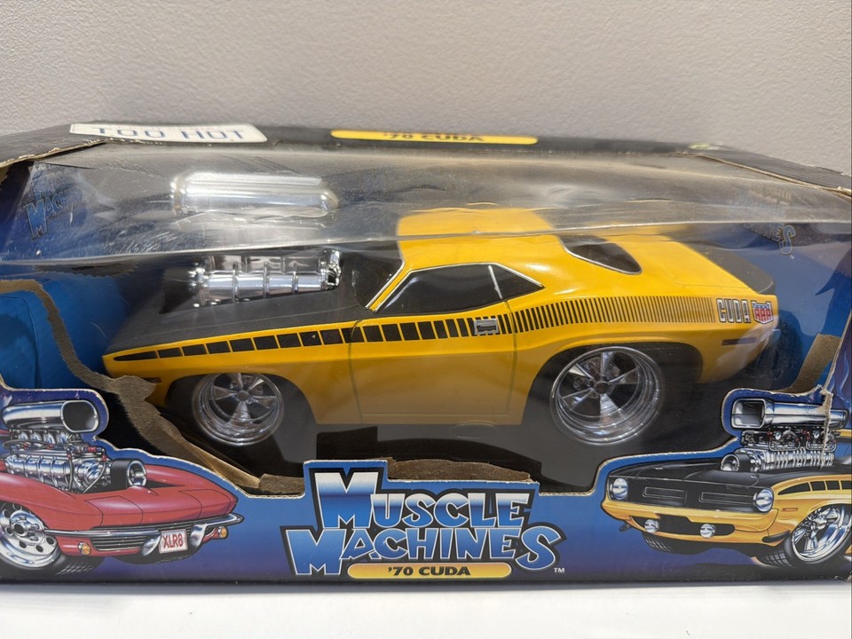 Muscle Machines 1970 Cuda Yellow With Black Hood 1:18 Scale Bad Box ...