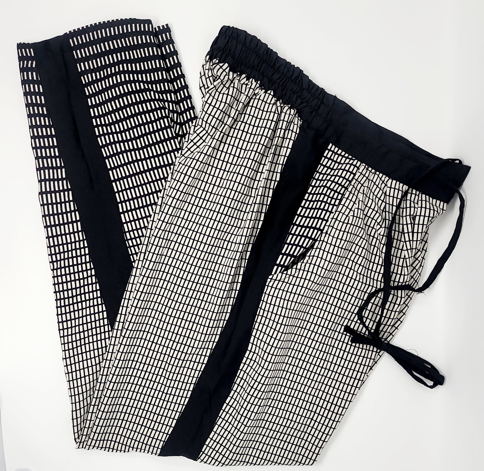 Women's TRUTH Black & White Geometric Pants Crop Pock… - Gem