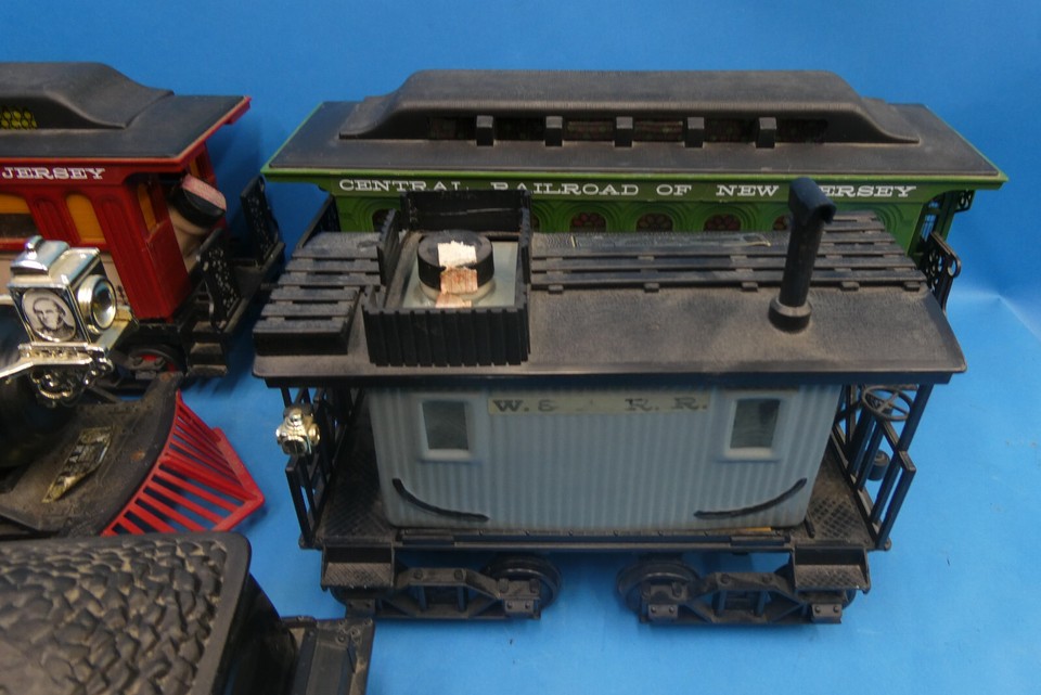 Jim Beam Railroad Train Engine Coal Car Bourbon Whiskey Decanters Empty ...