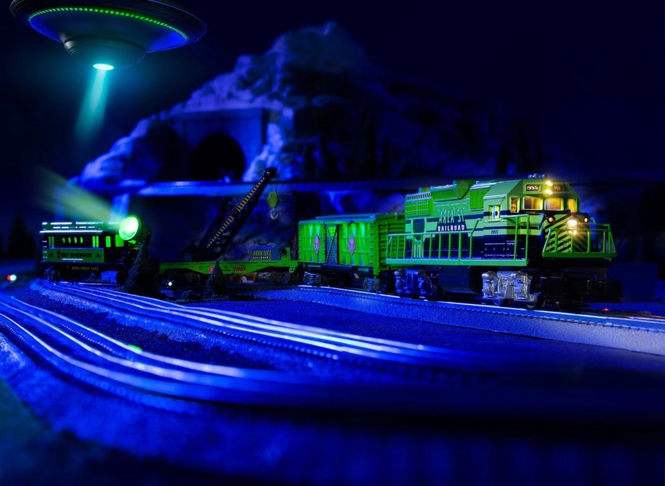LIONEL LIONCHIEF AREA 51 ALIEN UFO DIESEL TRAIN SET 2523010! O GAUGE ...