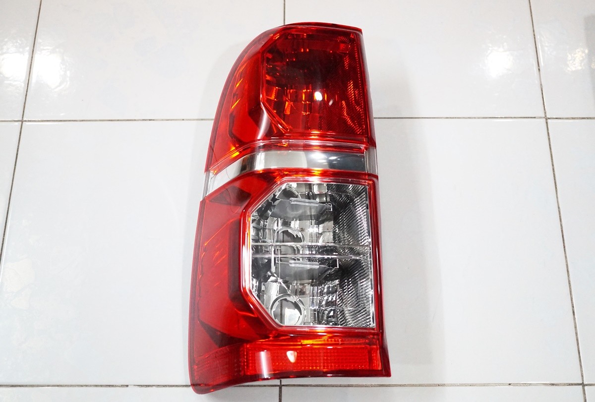 GENUINE TOYOTA HILUX VIGO SR5 2005-14 LENS REAR COMBINATION LAMP LH ...