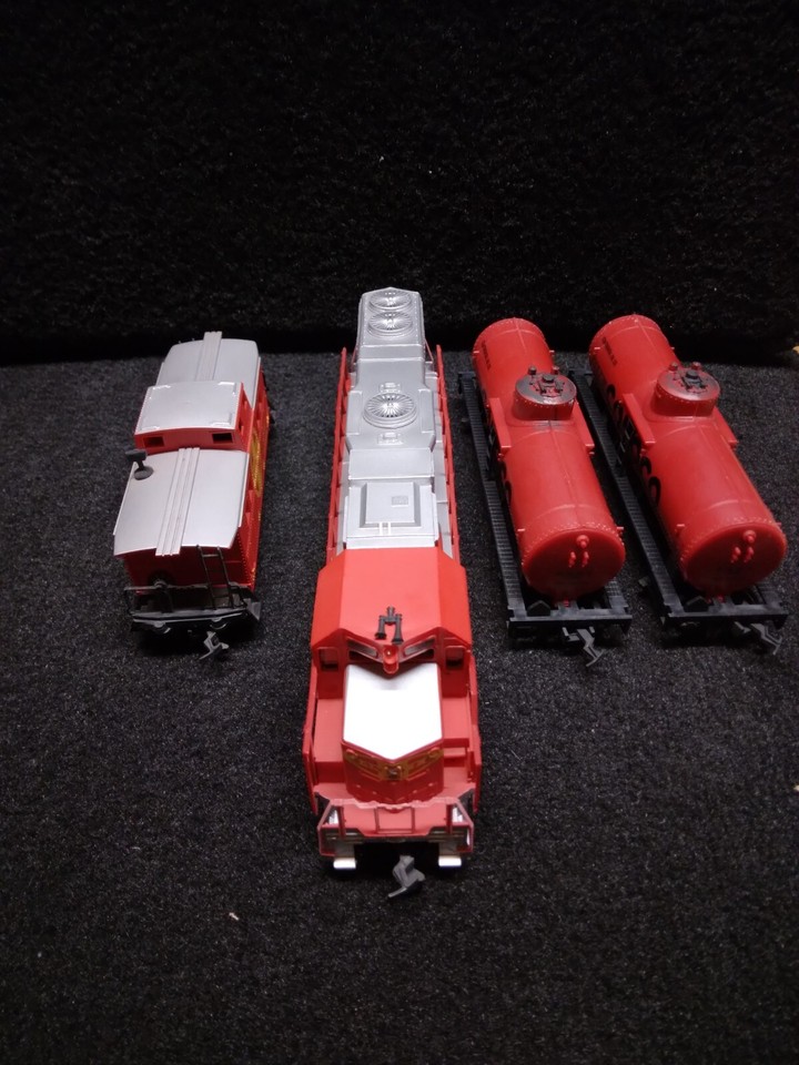 Life Like Power Loc Track 38" x 47" Oval 14 Tracks, Power Pack. W/Train ...