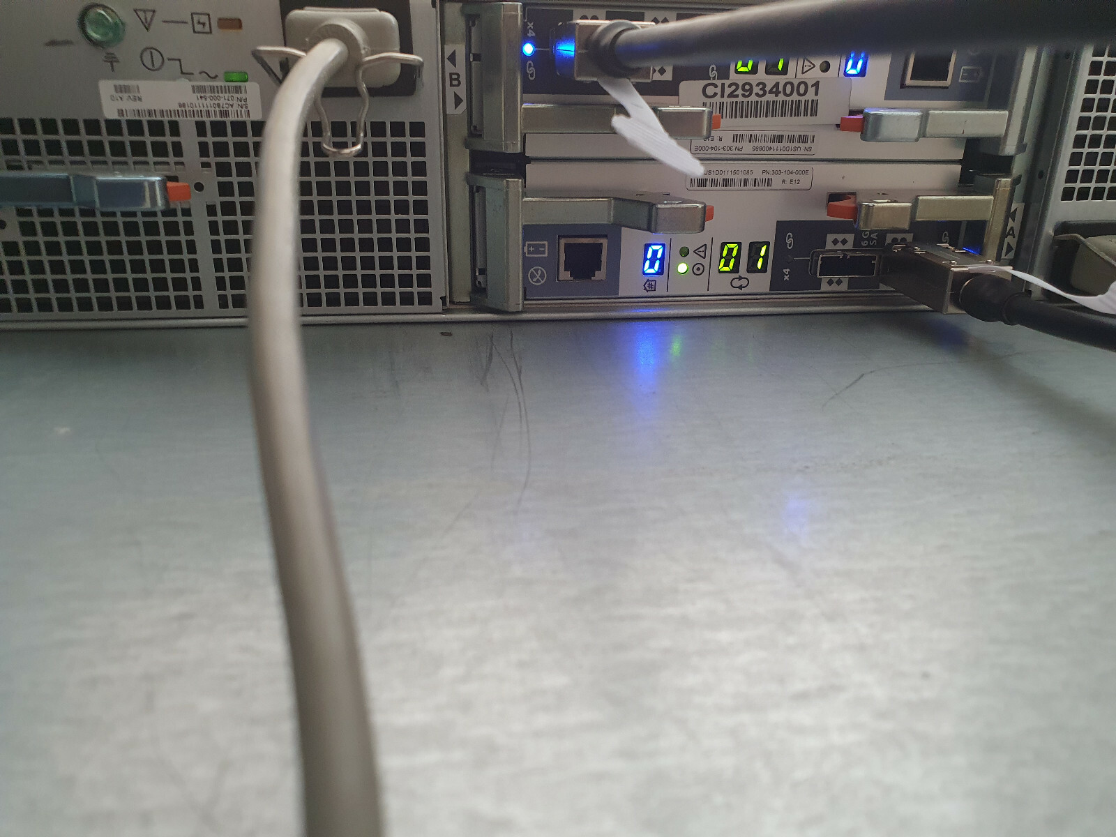 EMC VNX DAE SAE DAE5S 100-562-964 0MTW06 V2-DAE-N-25-A 15TB 25 x 600GB ...