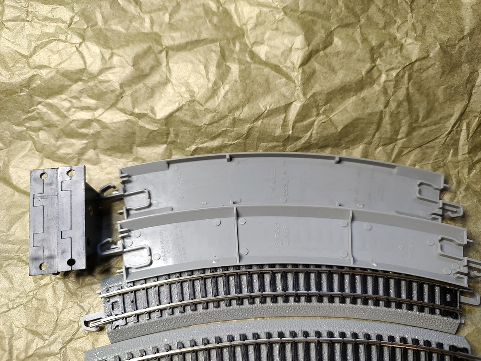 N SCALE BACHMANN Lot 44802 11:25R TERMINAL RERAILER EZ TRACK 5 Curved ...