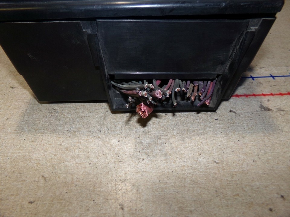 Power Distribution Center Fuse relay Block Box 10970916B 358158 *FREE ...