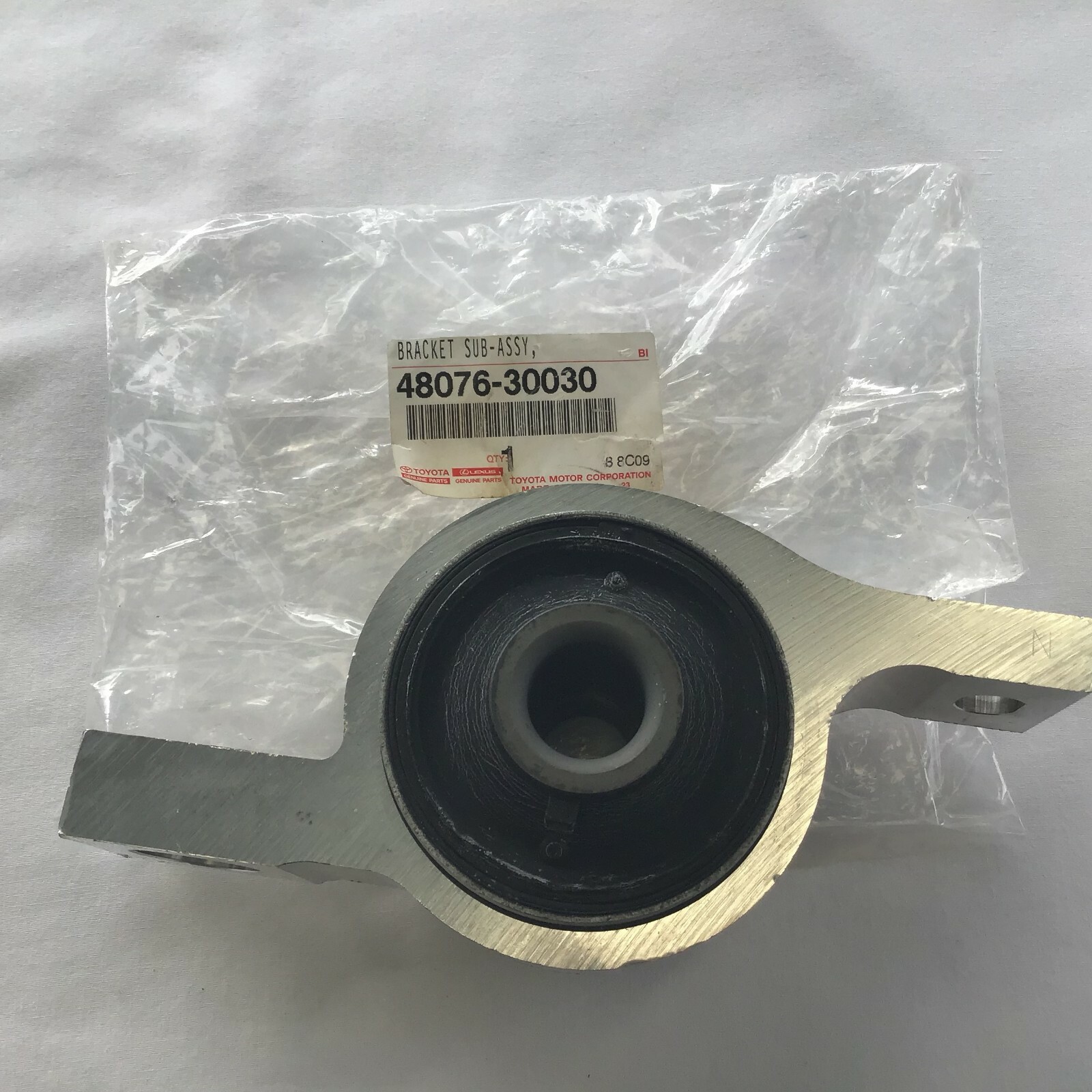 Genuine OEM Lexus Front Lower Control Arm Bushing Set 48075-30030 48076 ...