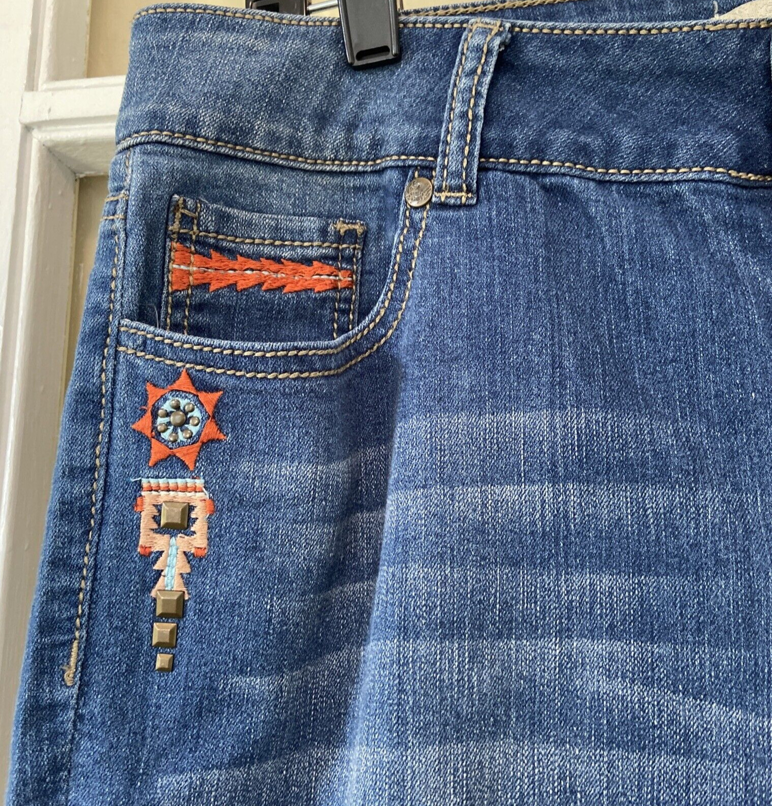 Apollo Jeans Missy Capri with Embroidery Western Desi… - Gem