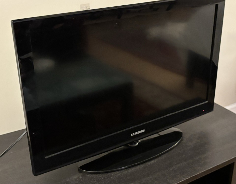 Samsung tv ( 35 Inch ) | eBay