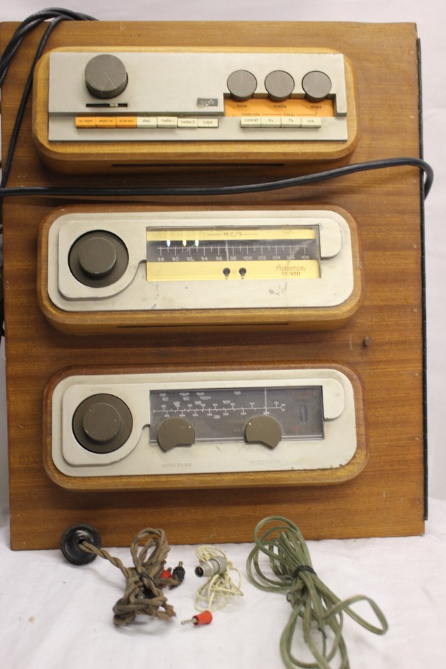 QUAD 33 STEREO PRE AMPLIFIER & ACOUSTICAL FM AM TUNERS SET READ ...