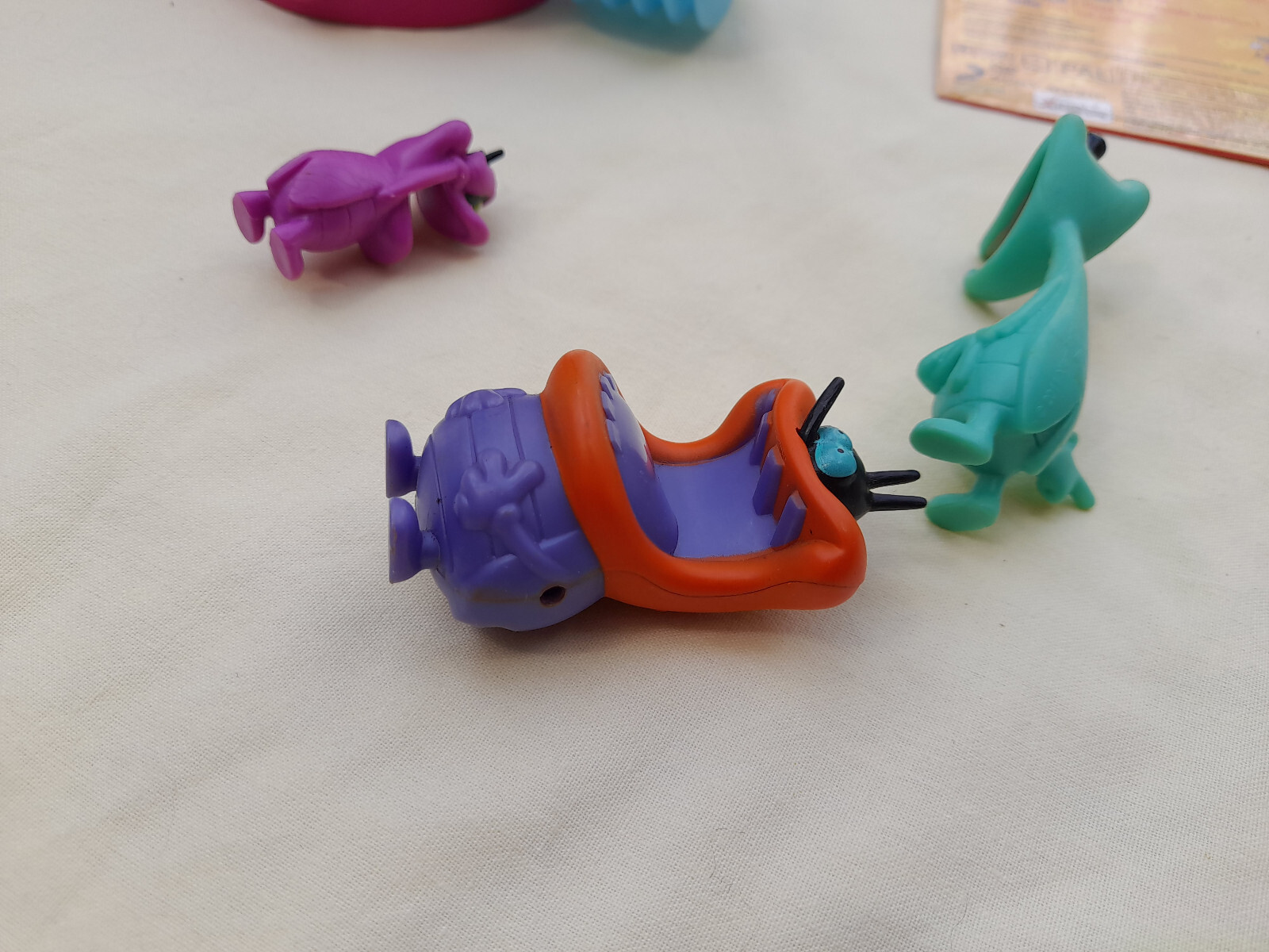 COLLECTION FIGURINES + DVD OGGY ET LES CAFARDS MAGIC BOX QUICK 2011 | eBay