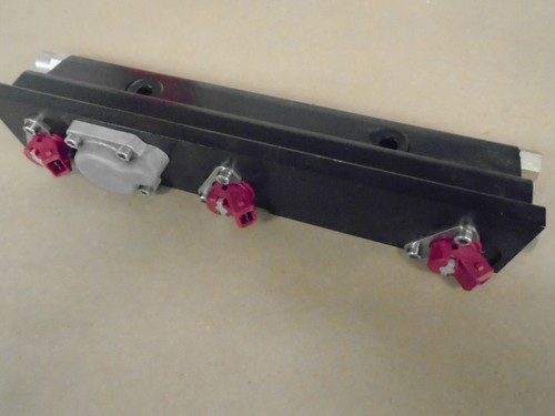 Mercury Optimax Outboard fuel rail with red injectors 804528 37001 ...