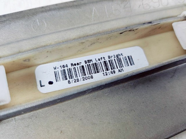 2006 MERCEDES BENZ Ml Class W164 RHD Rear Left Door Moulding Trim ...
