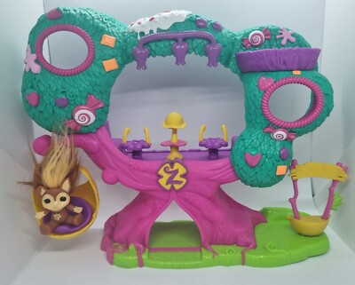 Moose Toys The Zelfs Bee Sweet Tree House Playset & Chi Chihuahua Zelf ...