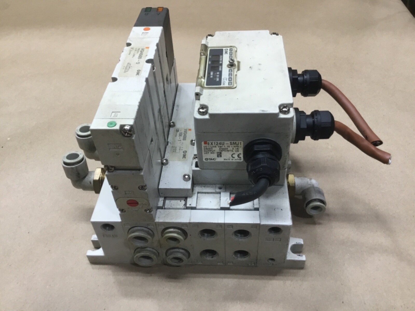 SMC CC-LINK EX124U-SMJ1 / VQ4600-5 Solenoid Valve VVQ4000-10A-1 ...