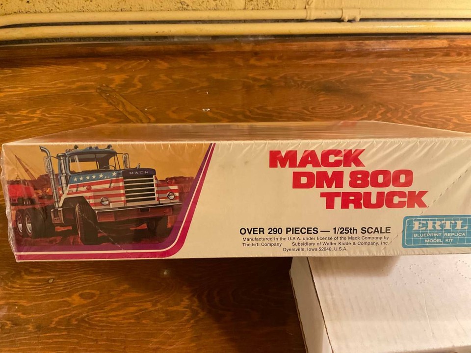 Ertl Mack DM 800 Truck Model Kit | eBay