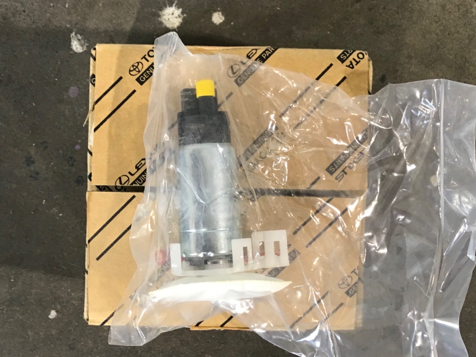 Lexus Toyota Fuel Pump Assembly | 23220-38041 | Genuine OEM | Gasoline ...