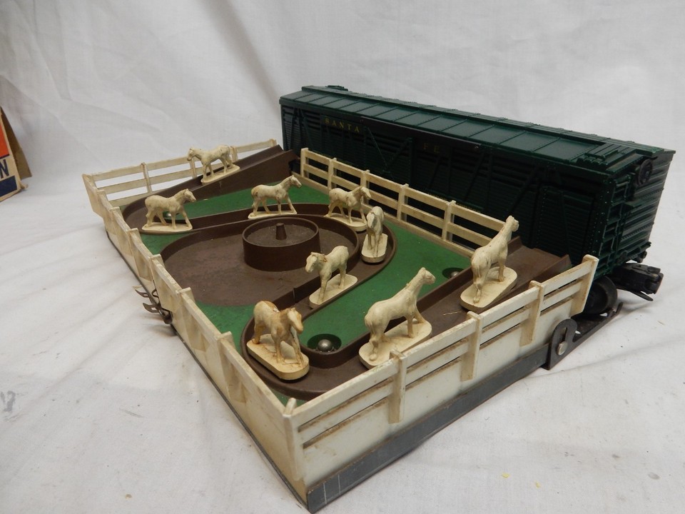 POSTWAR LIONEL 3356 OPERATING HORSE CAR & CORRAL SET, C-7, WORKS FINE ...