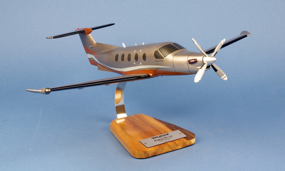 Pilatus PC-12 House Color Desk Top Display Private Plane 1/40 Model AV ...