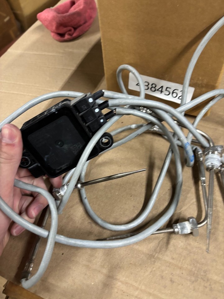 4384562 Genuine Cummins Temperature Sensor | eBay