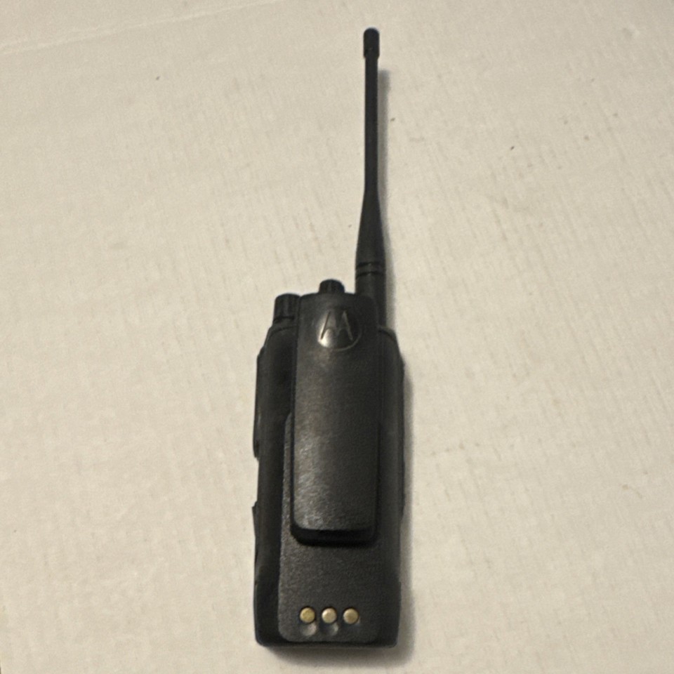 Motorola CP200D UHF Digital MOTOTRBO 403-470Mhz 16Ch 4W AAH01QDC9JA2AN ...