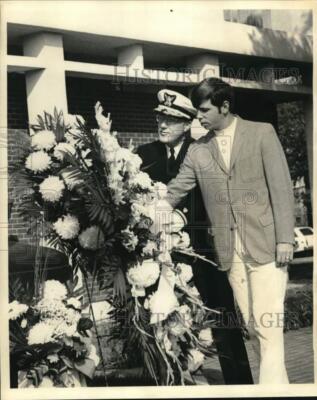 1971 Press Photo Rear Admiral John D. McCubbin & Survivor Bruce ...
