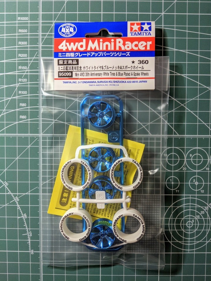 Tamiya MINI 4WD 35th ANNIVERSARY WHITE TIRES & BLUE PLATED A-SPOKE ...