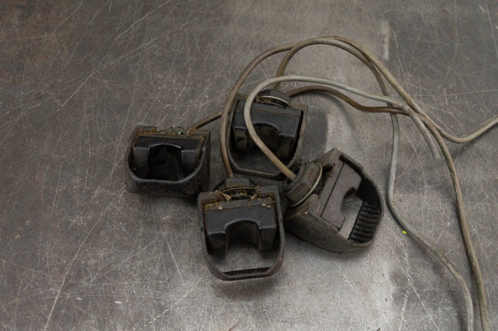 Lot of 4 Banner OTBVN6 Momentary Action Optical Touch Button 24 Volt Dc ...