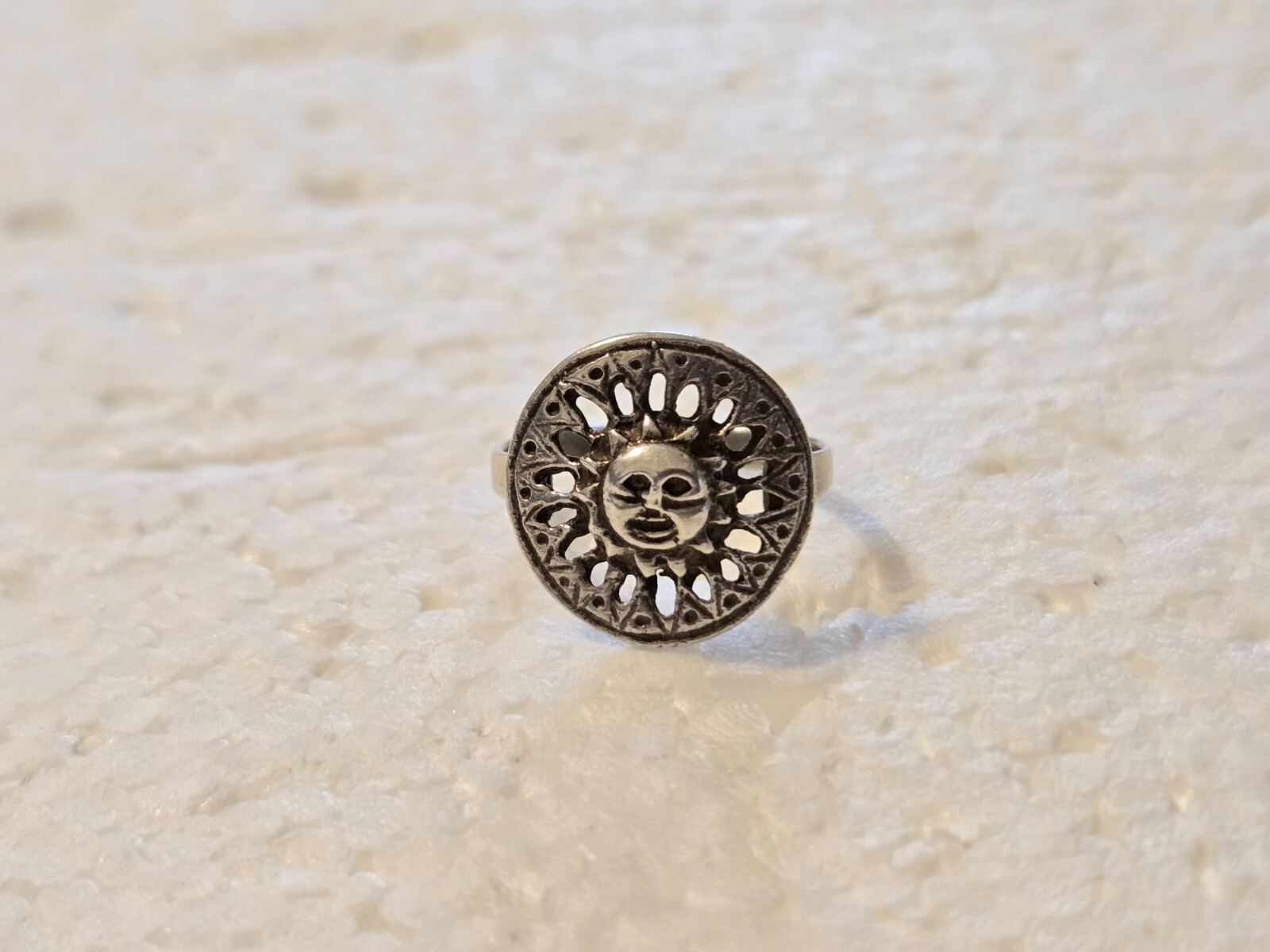 952 Stamped Sterling Silver Happy Sun Ring Size 4 - Gem