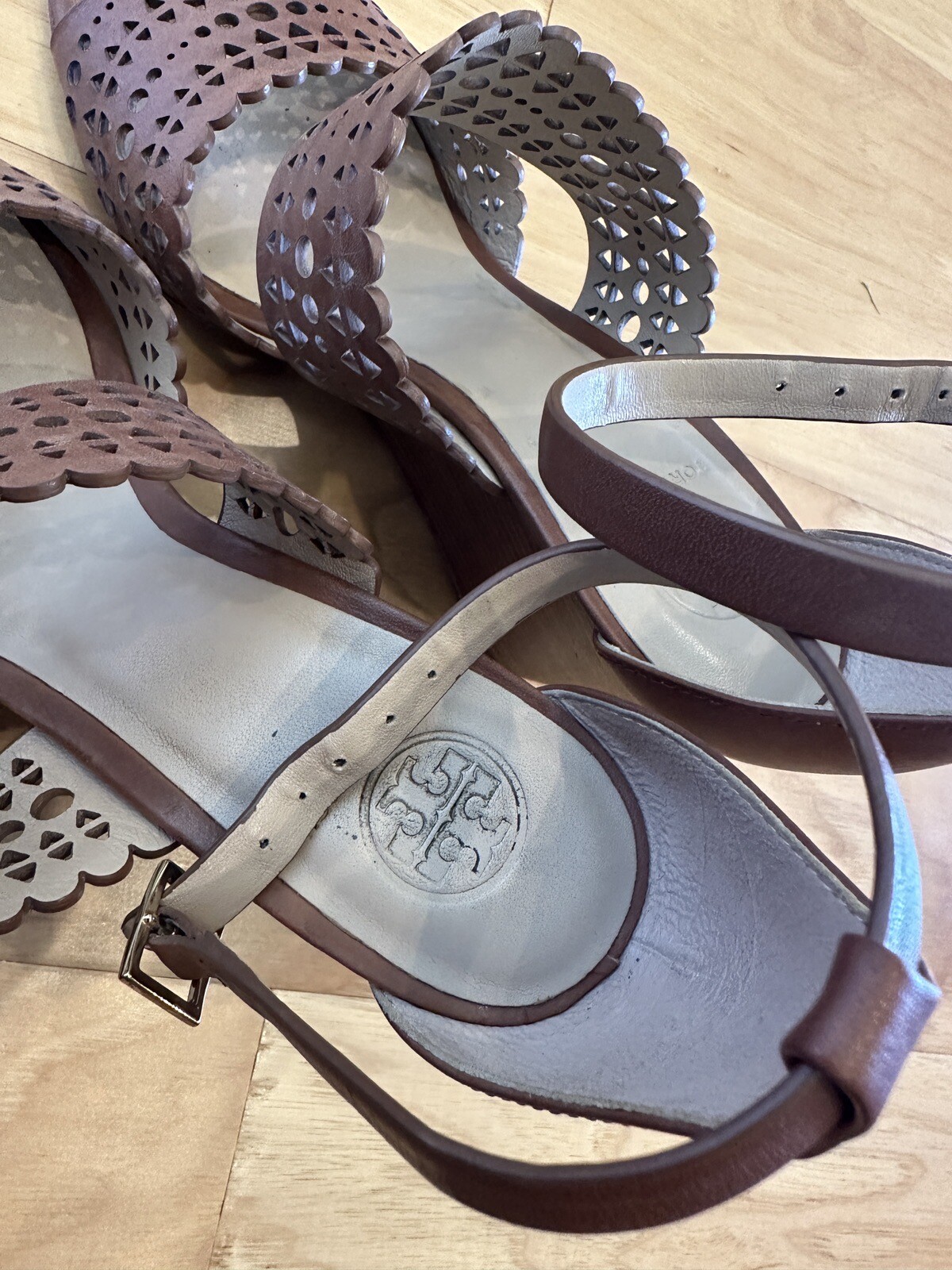 Tory Burch Perforated Nutria Brown Leather Wedge 6.5 m - Gem