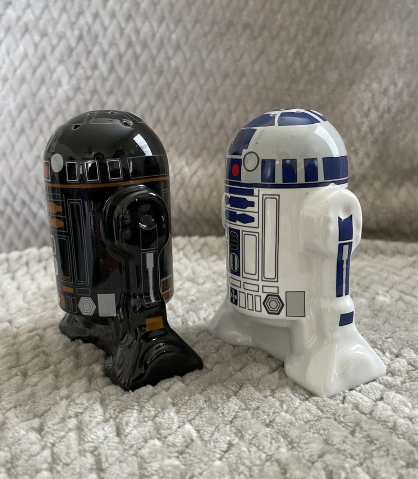 Disney Star Wars R2-D2 and R2-Q5 Ceramic Droid Salt and Pepper Shakers ...